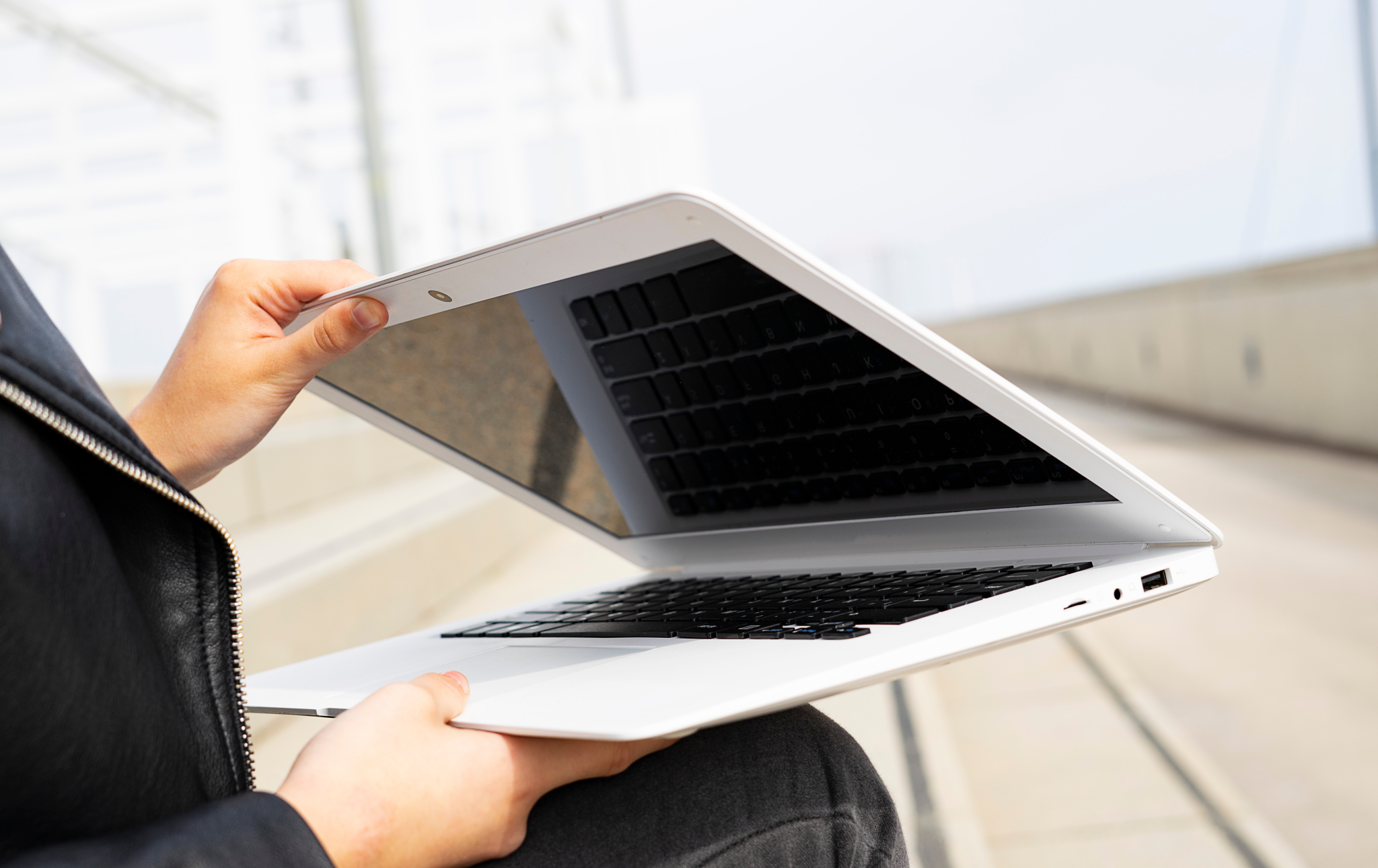 What to do if your laptop is not charging - Geeks on Wheels